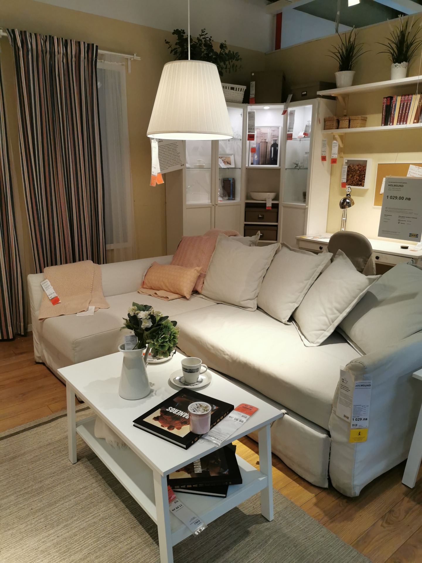 Sovesofa og oppbevaring i ett - Oppdag Holmsund-serien fra IKEA